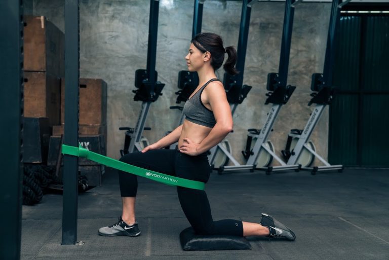 9 Essential Resistance Band Movements You Can Do Anywhere